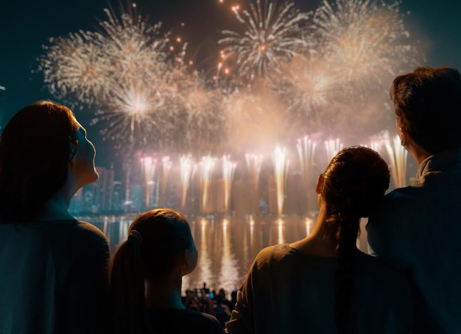 FUEGOS ARTIFICIALES Y SALUD AUDITIVA: CÓMO CELEBRAR SIN PONER EN RIESGO ...